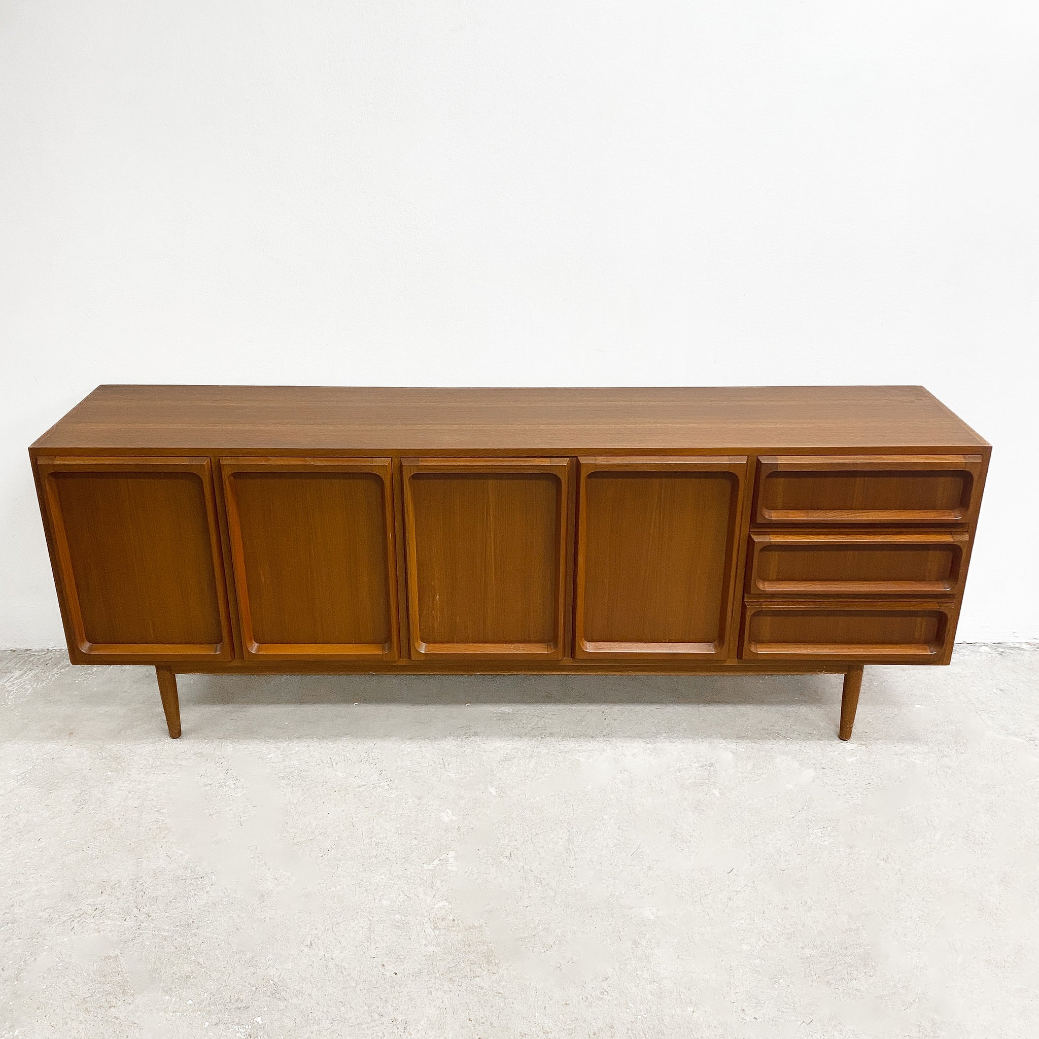 Mid Century Chiswell Teak Extra Long Sideboard– The Design Ark