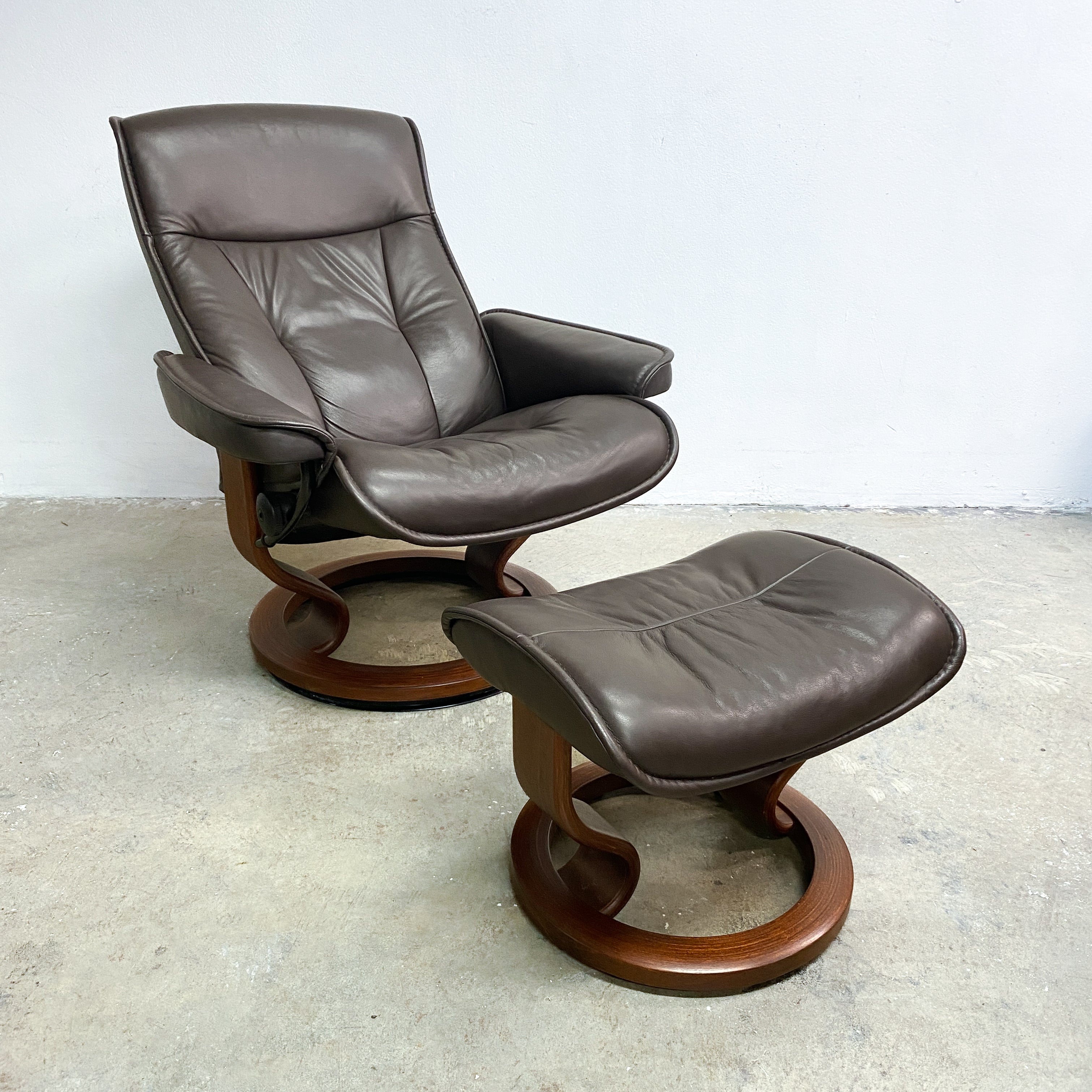 Ecornes Norwegian Stressless Leather Recliner Armchair With Footstool ...