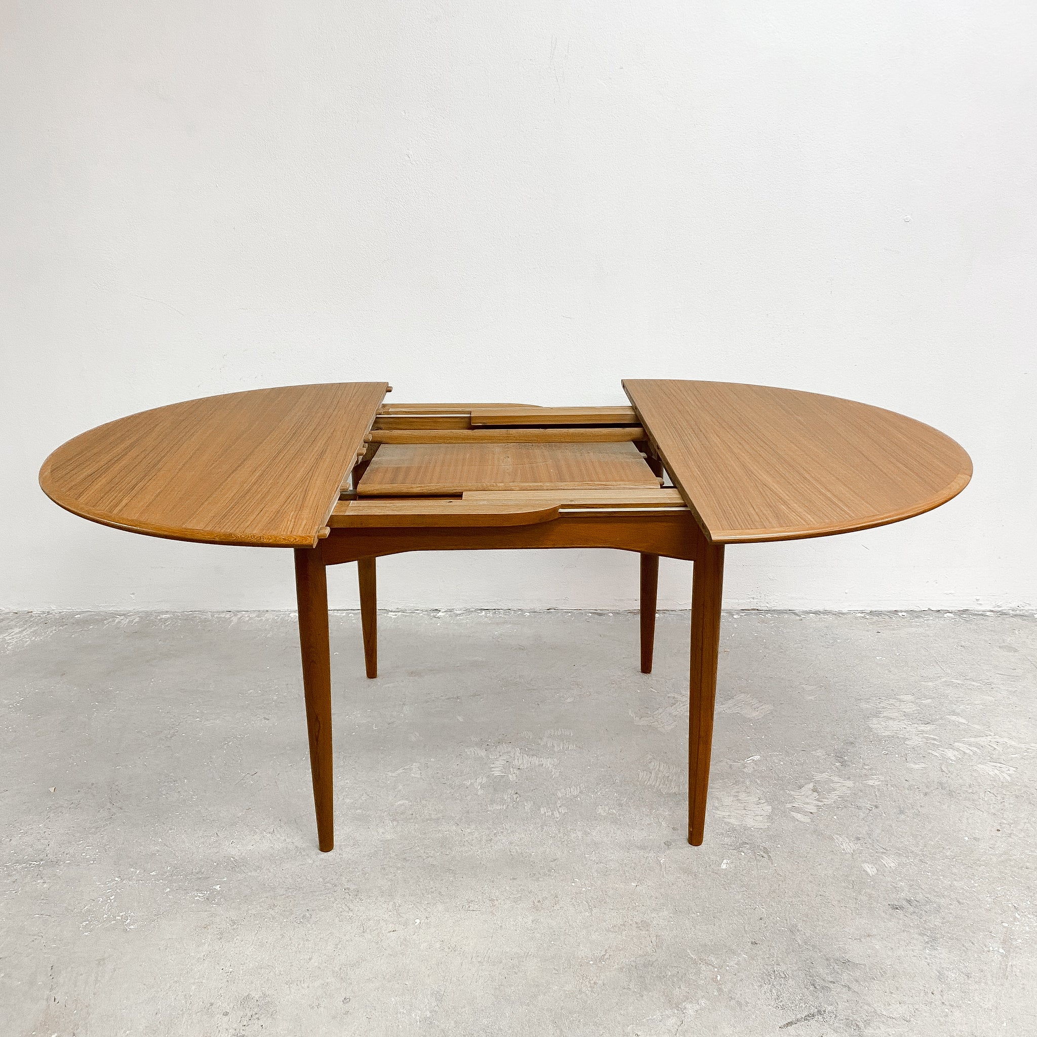 Mid Century Parker Round Extension Dining Table - Restored– The Design Ark