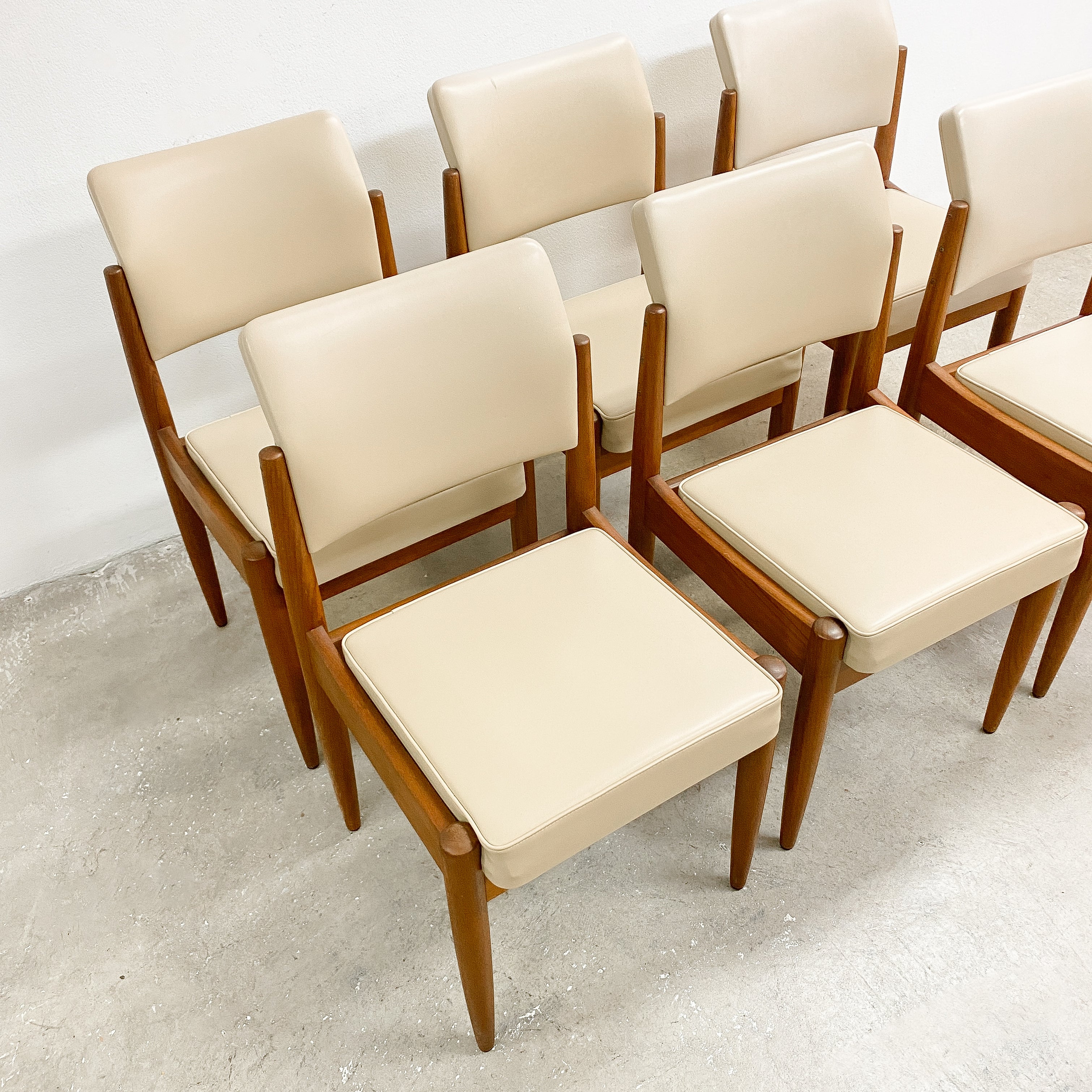 Set of Six Mid Century Chiswell Dining Chairs– The Design Ark