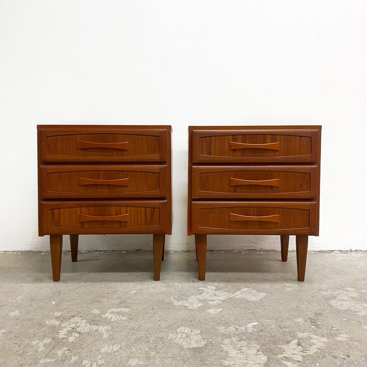 Pair Mid Century Modern Burgess Bedside Tables – The Design Ark