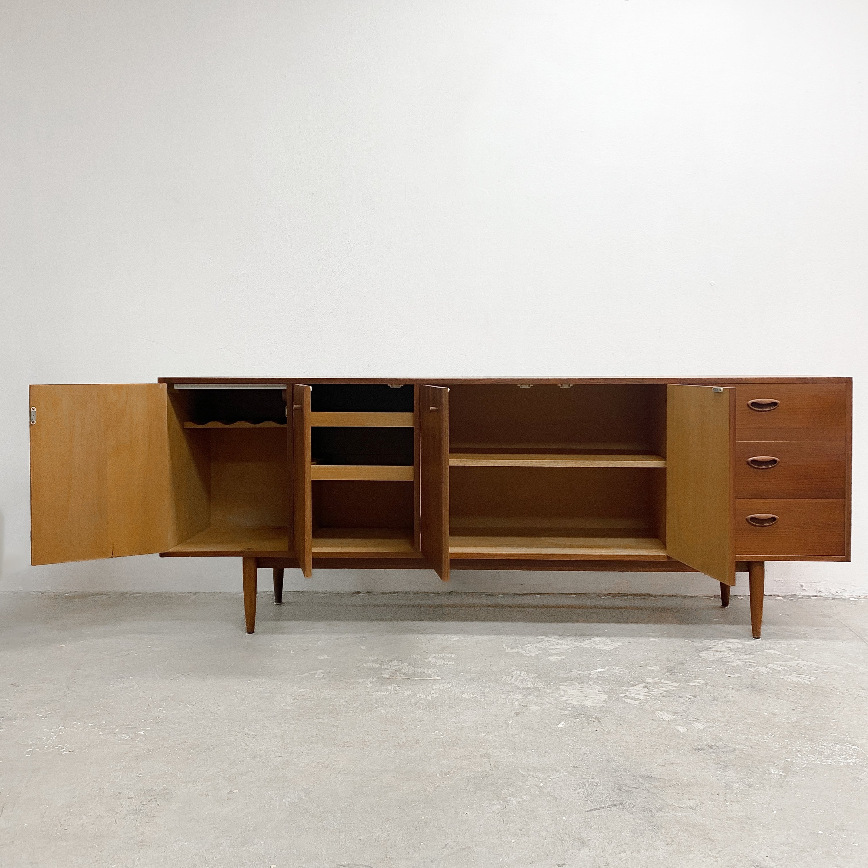 Professionally Restored Mid Century Chiswell Sideboard– The Design Ark
