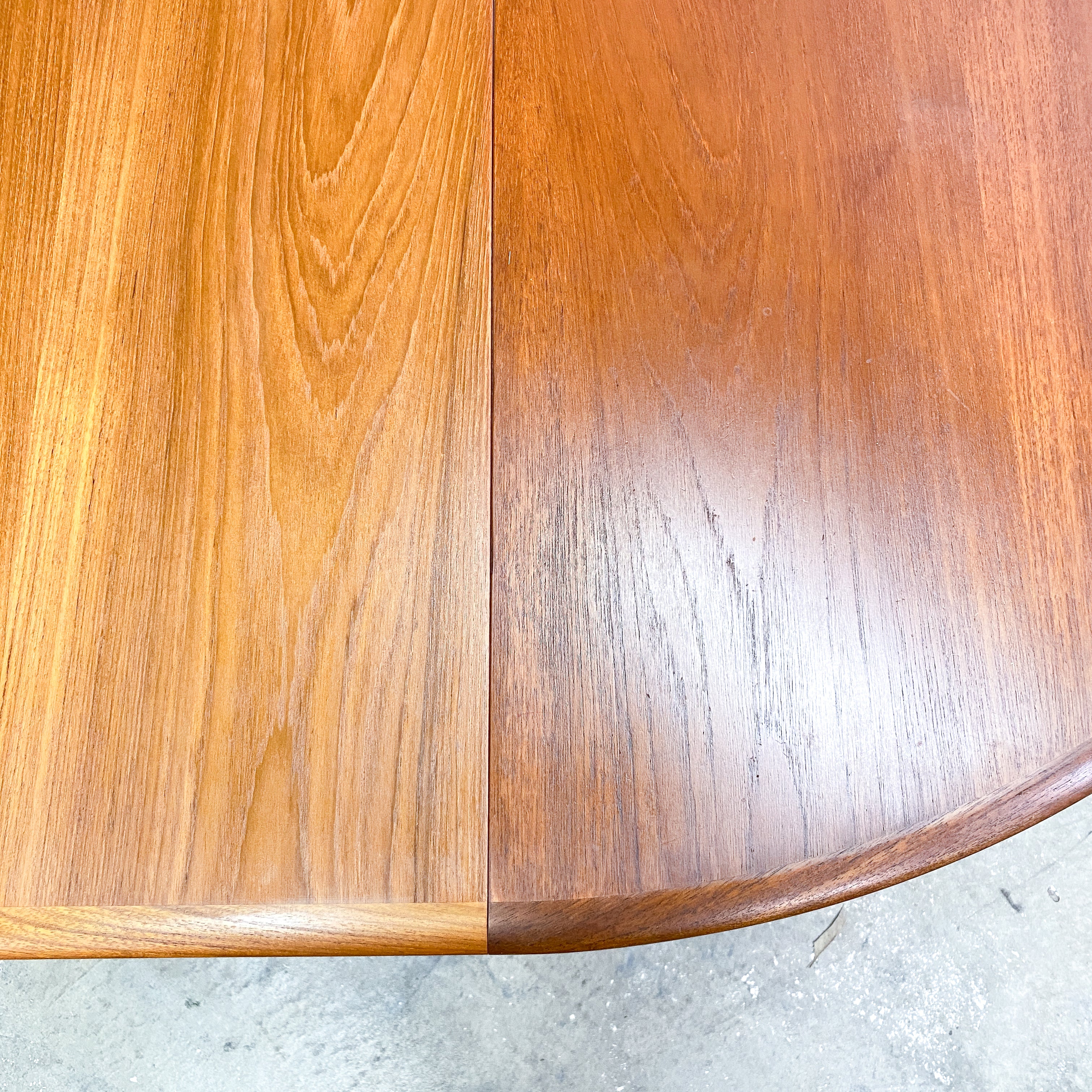 Mid Century Parker Teak Round Extension Dining Table– The Design Ark