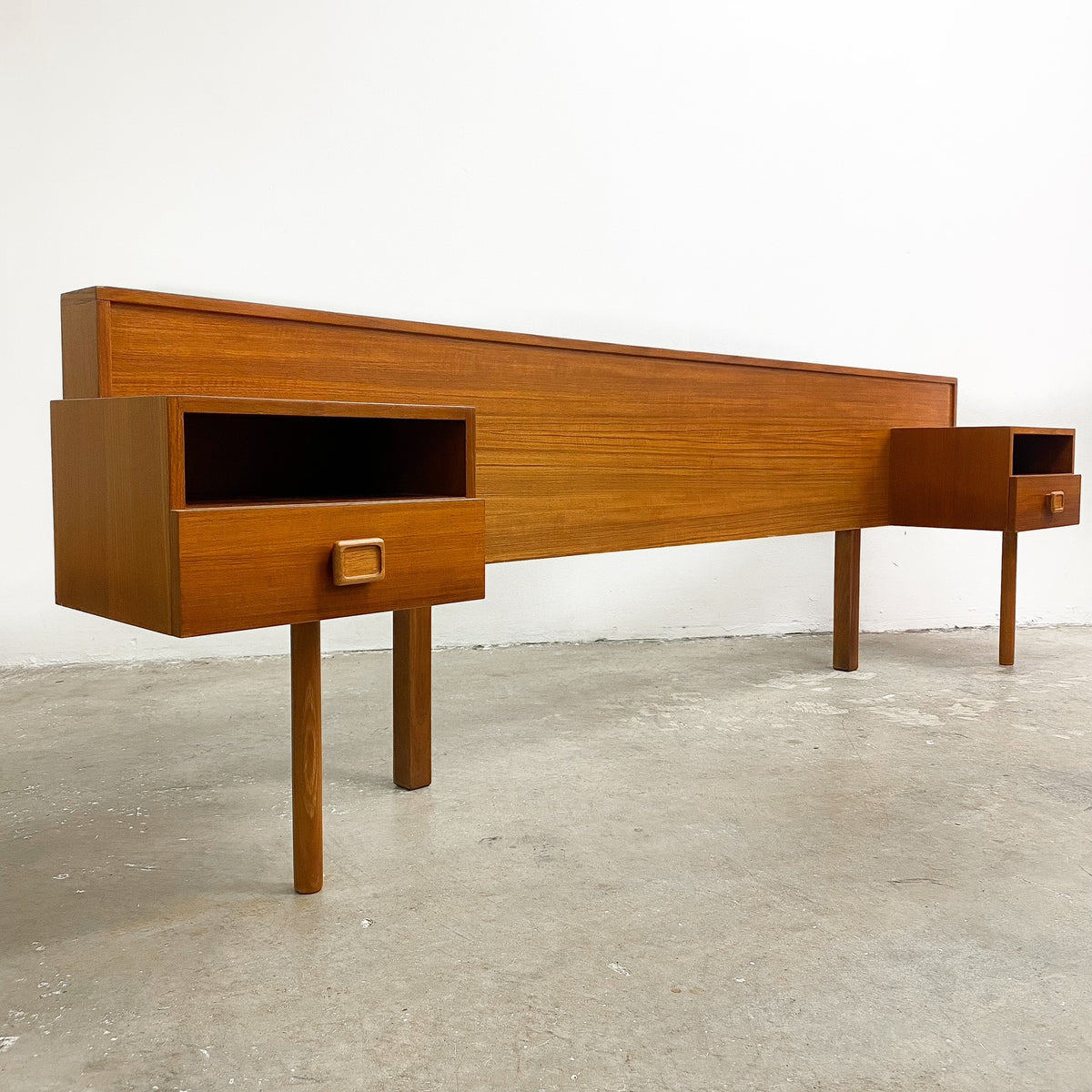 Mid Century Teak Parker Bedhead With Bedside Tables– The Design Ark