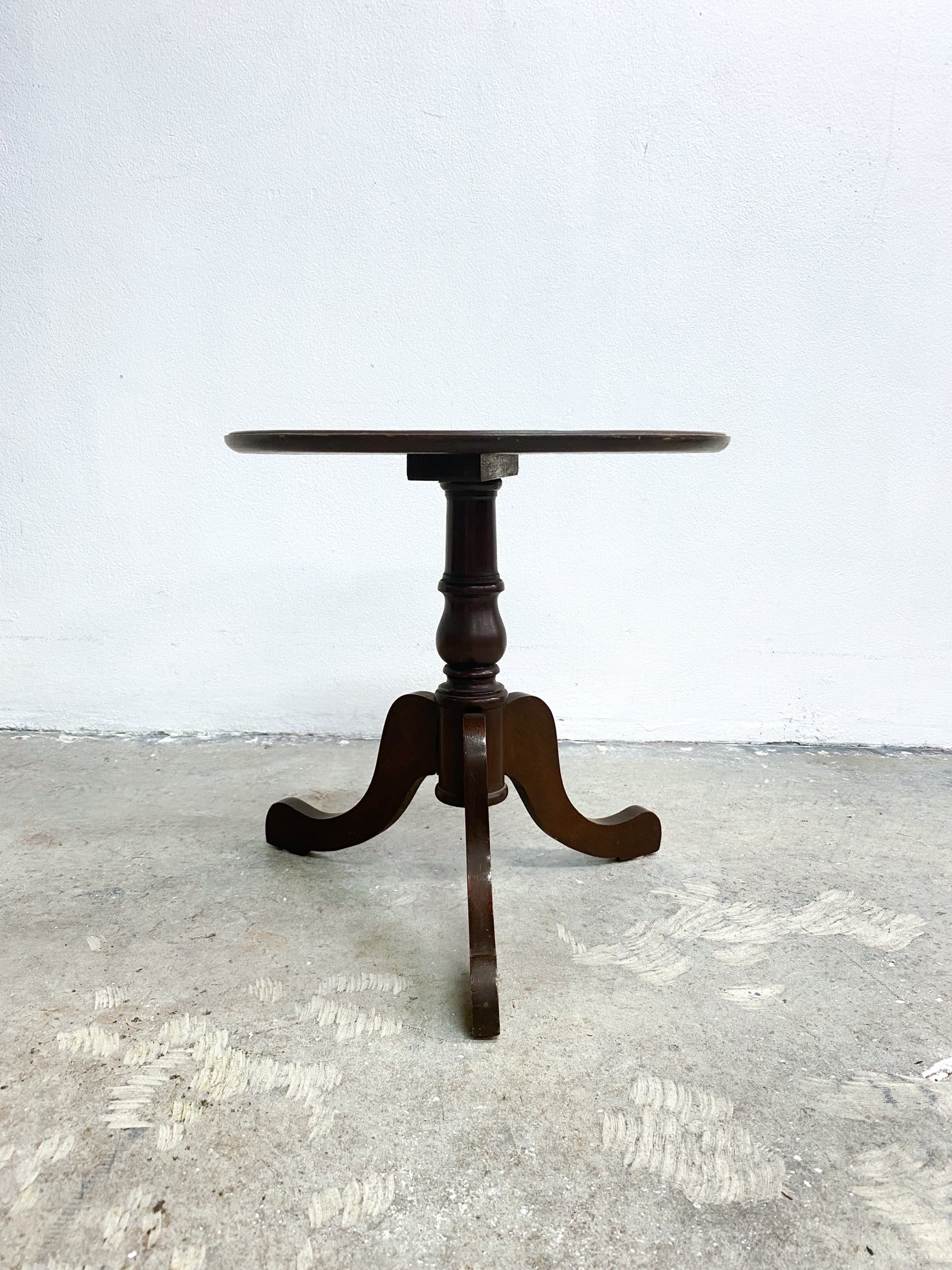 Small 1920s Round Cedar Wine Side Table– The Design Ark