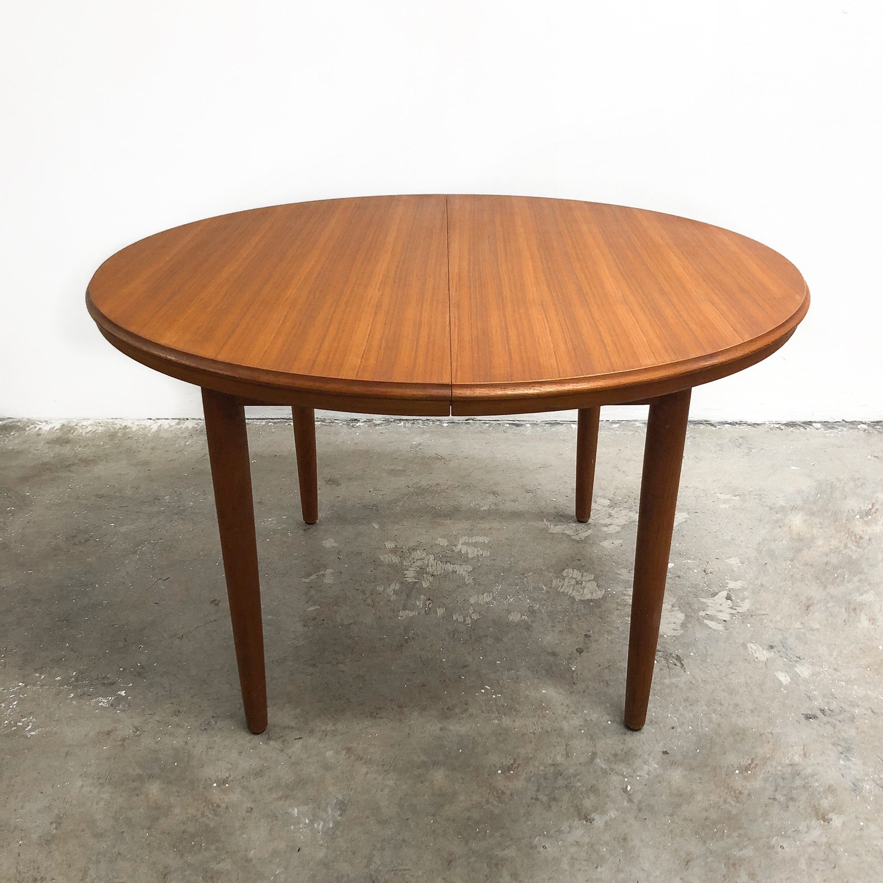 Mid Century Teak Chiswell Extension Dining Table– The Design Ark