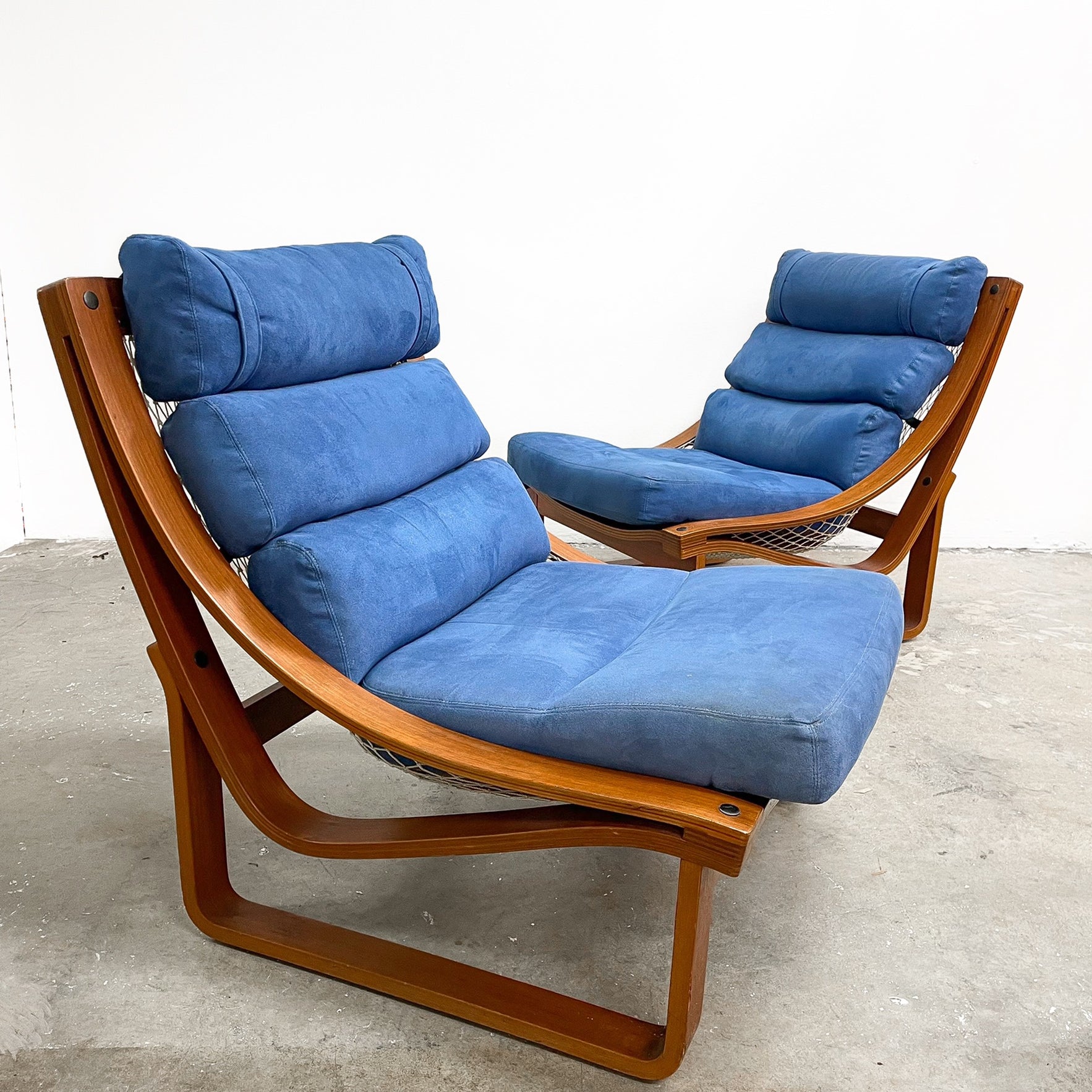 Pair of Mid Century Tessa T4 Lounge Chairs – The Design Ark