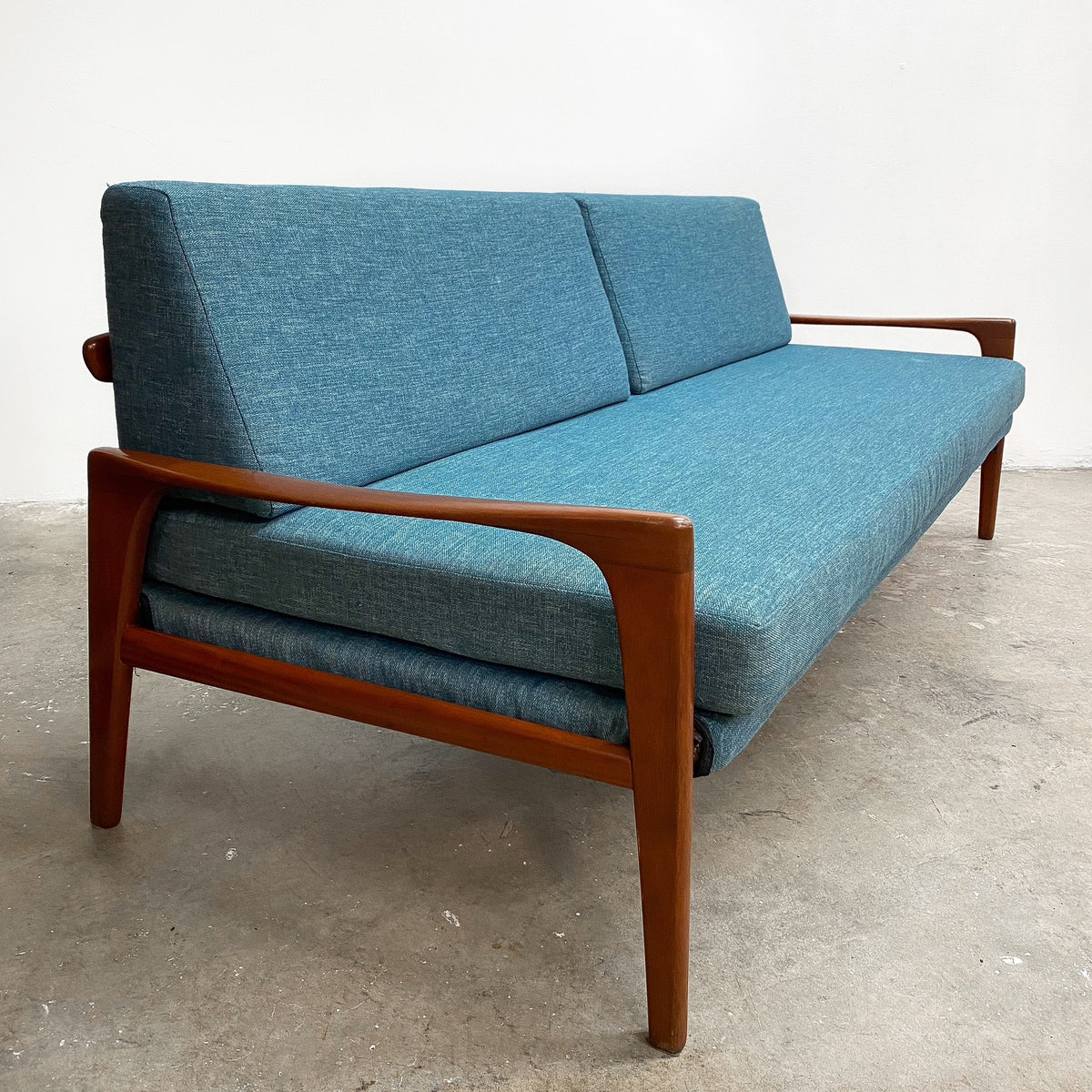 Mid Century Modern FLER Divan Day Bed Lounge – The Design Ark
