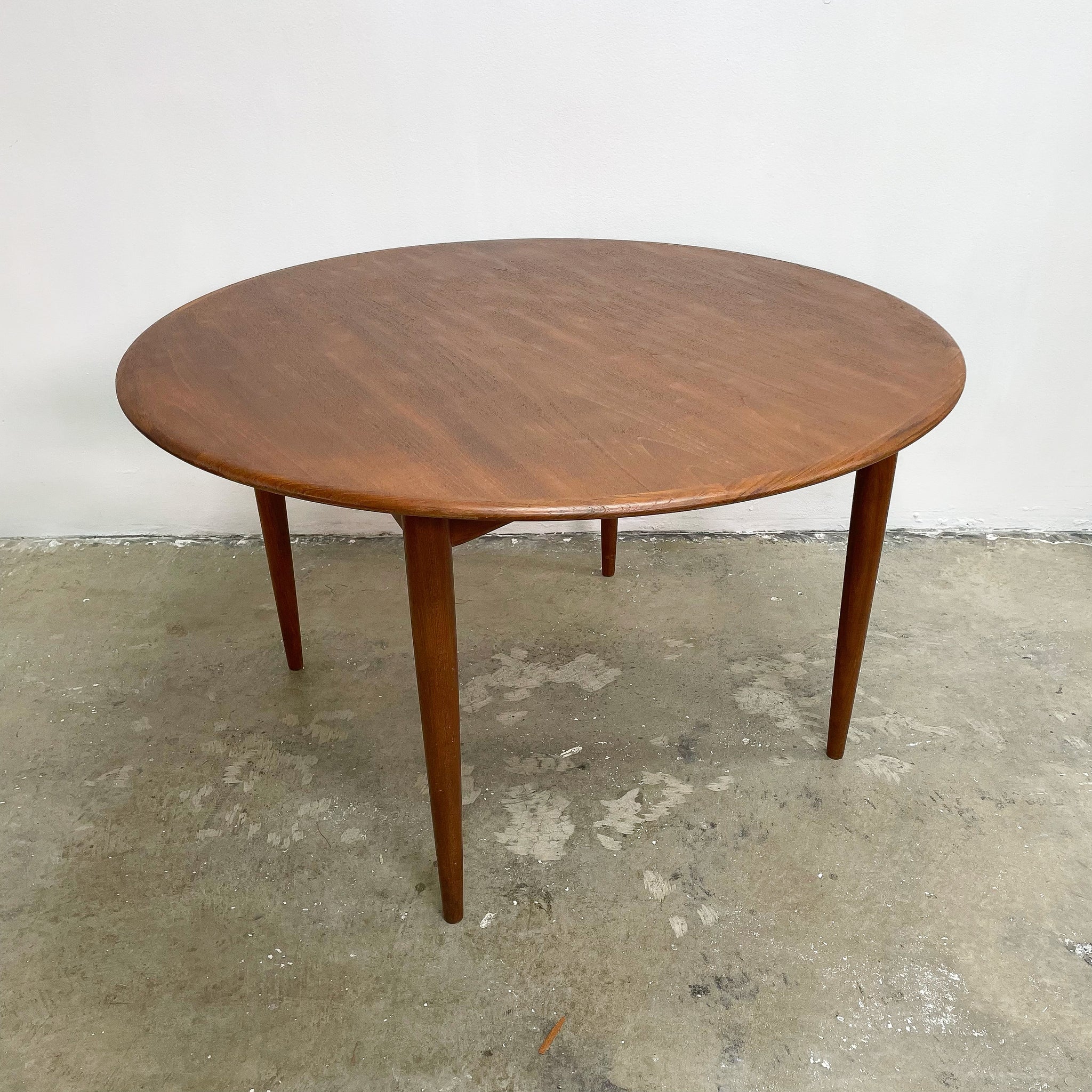 Parker Mid Century Round Dining Table– The Design Ark