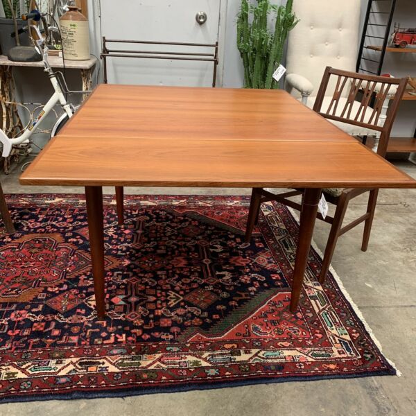 Mid Century Parker Extension Dining Table – The Design Ark