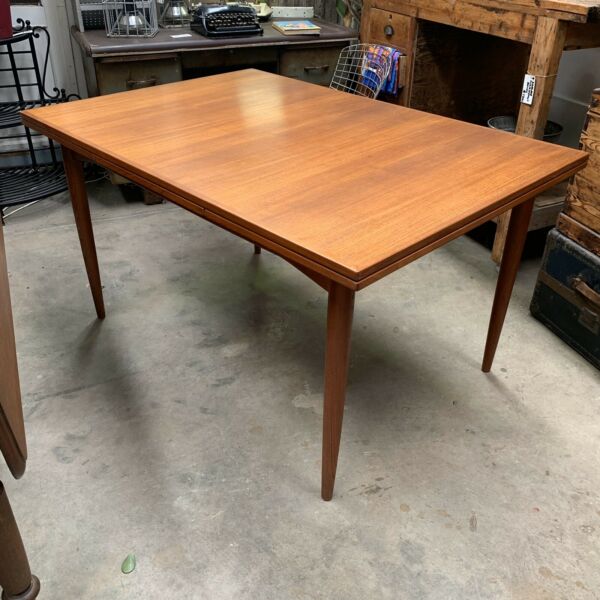 Mid Century Parker Extension Dining Table – The Design Ark